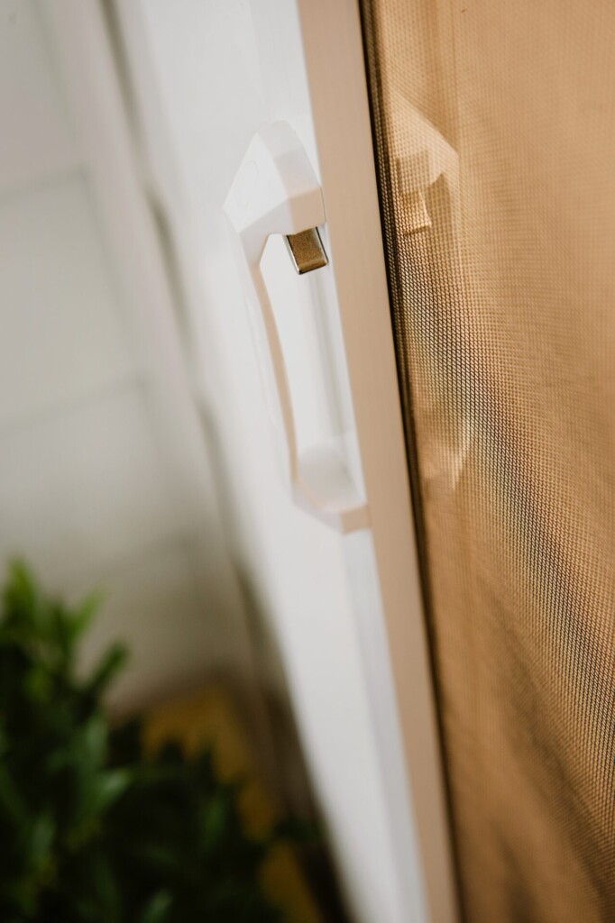 PHANTOM® SINGLE RETRACTABLE SCREEN DOOR - Screening Solutions Ohio