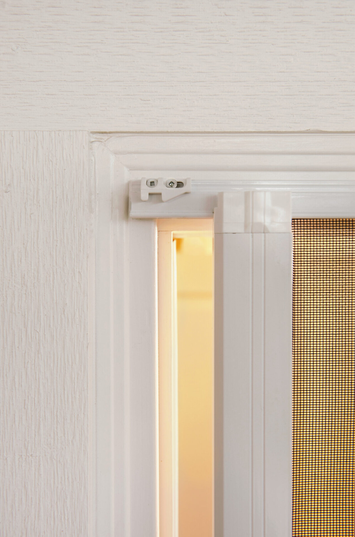 PHANTOM® SINGLE RETRACTABLE SCREEN DOOR - Screening Solutions Ohio