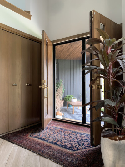 PHANTOM® DOUBLE RETRACTABLE SCREEN DOOR - Screening Solutions Ohio